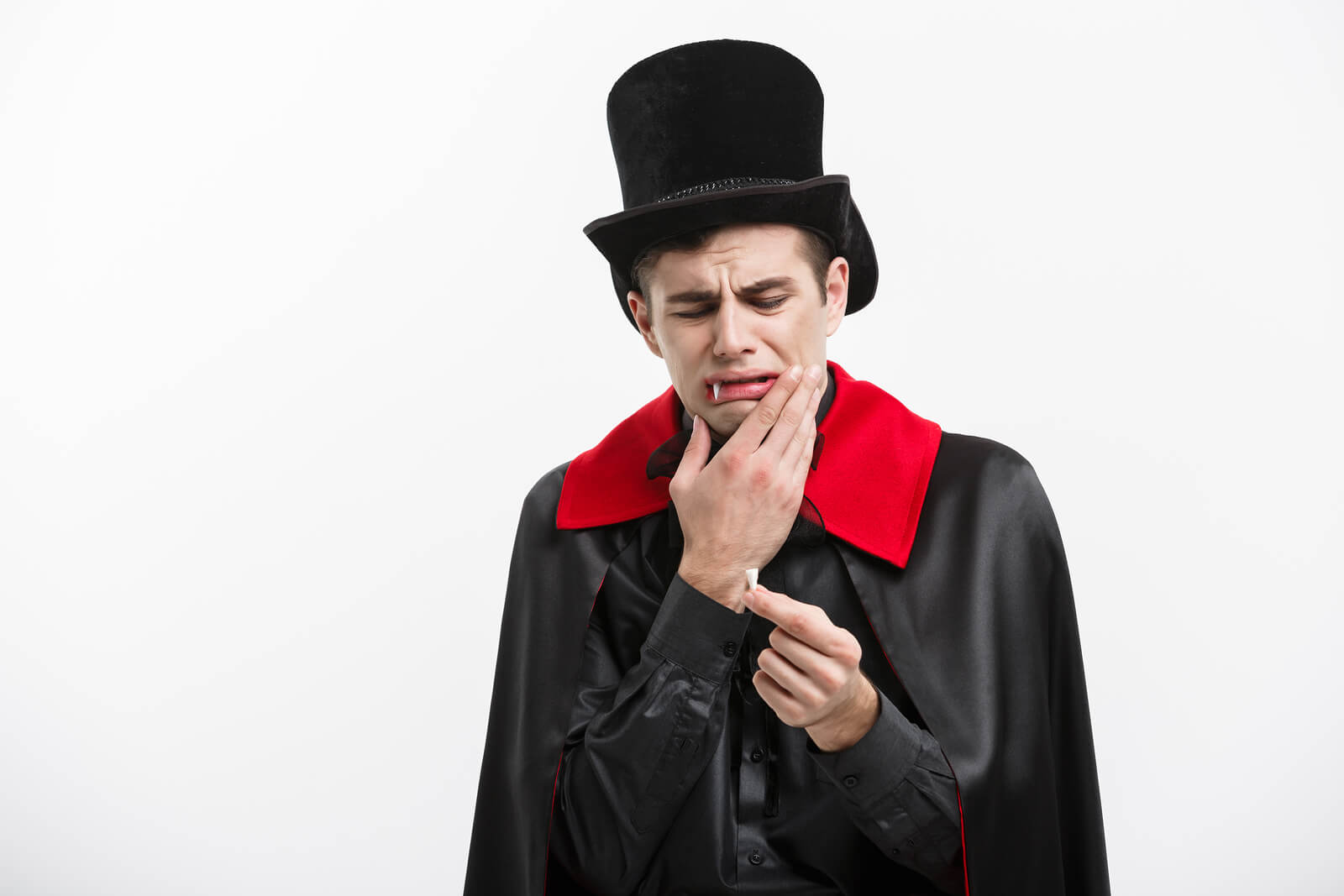 What is a dead tooth symptoms causes and treatment